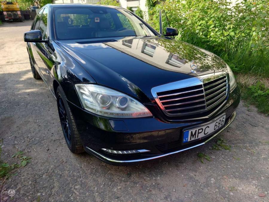 Черный Мерседес С 350 2011 в Вильнюс, объемом двигателя 2.99 л и пробегом 291 тыс. км за 10500 €, фото 11 на AUTOMOTO.COM.LV