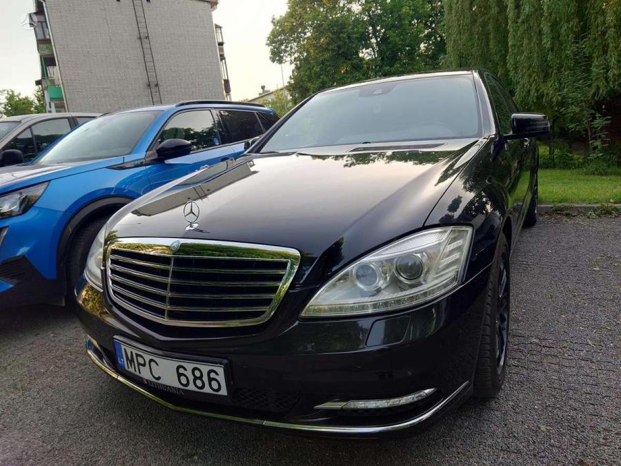 Черный Мерседес С 350 2011 в Вильнюс, объемом двигателя 2.99 л и пробегом 291 тыс. км за 10500 €, фото 14 на AUTOMOTO.COM.LV