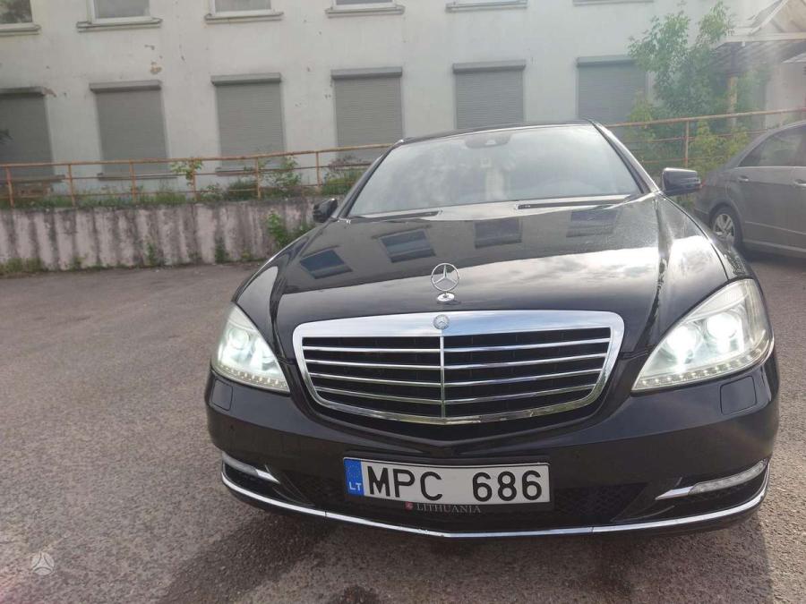 Черный Мерседес С 350 2011 в Вильнюс, объемом двигателя 2.99 л и пробегом 291 тыс. км за 10500 €, фото 15 на AUTOMOTO.COM.LV