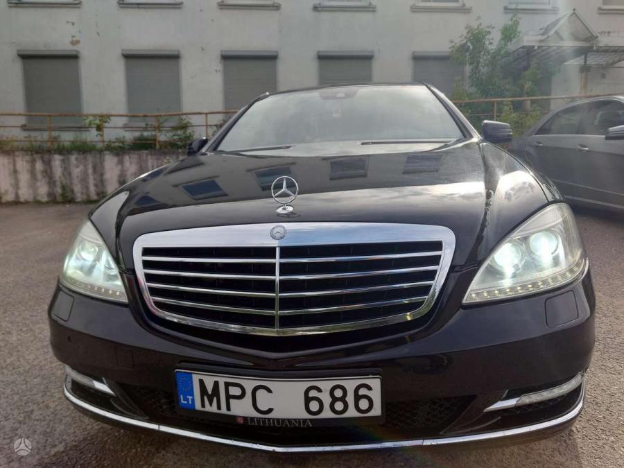 Черный Мерседес С 350 2011 в Вильнюс, объемом двигателя 2.99 л и пробегом 291 тыс. км за 10500 €, фото 16 на AUTOMOTO.COM.LV