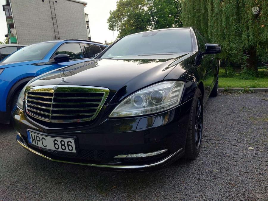 Черный Мерседес С 350 2011 в Вильнюс, объемом двигателя 2.99 л и пробегом 291 тыс. км за 10500 €, фото 17 на AUTOMOTO.COM.LV