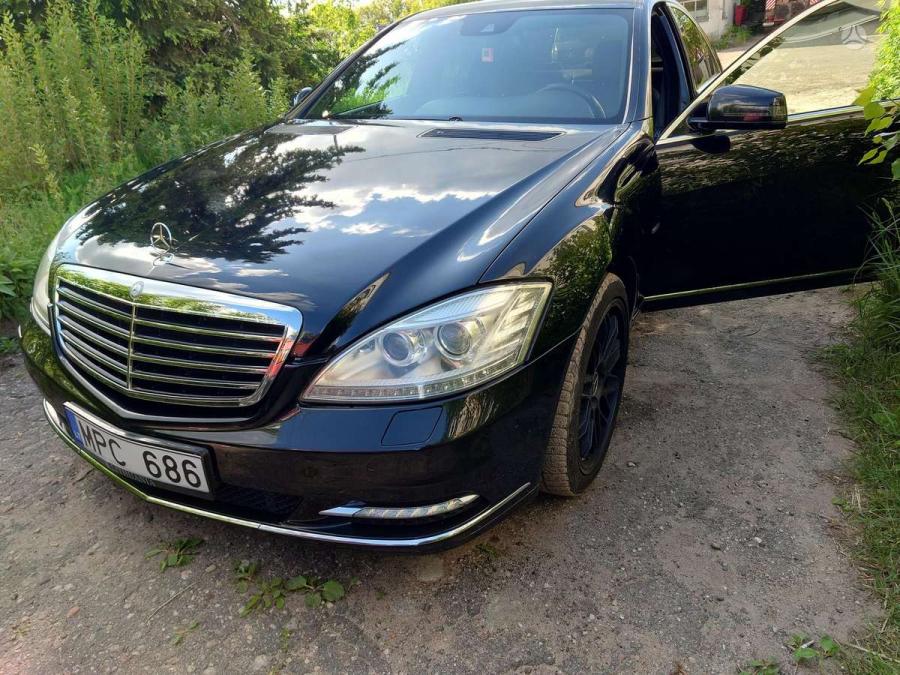 Черный Мерседес С 350 2011 в Вильнюс, объемом двигателя 2.99 л и пробегом 291 тыс. км за 10500 €, фото 20 на AUTOMOTO.COM.LV