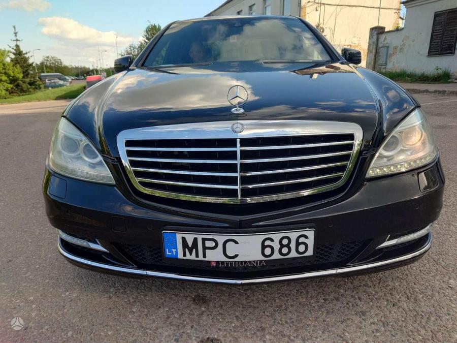 Черный Мерседес С 350 2011 в Вильнюс, объемом двигателя 2.99 л и пробегом 291 тыс. км за 10500 €, фото 21 на AUTOMOTO.COM.LV