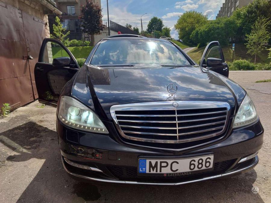 Черный Мерседес С 350 2011 в Вильнюс, объемом двигателя 2.99 л и пробегом 291 тыс. км за 10500 €, фото 24 на AUTOMOTO.COM.LV