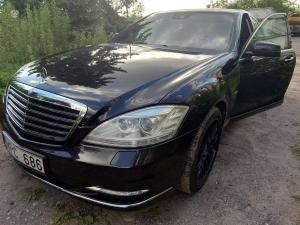 Черный Мерседес С 350 2011 в Вильнюс, объемом двигателя 2.99 л и пробегом 291 тыс. км за 10500 €, фото 25 на AUTOMOTO.COM.LV