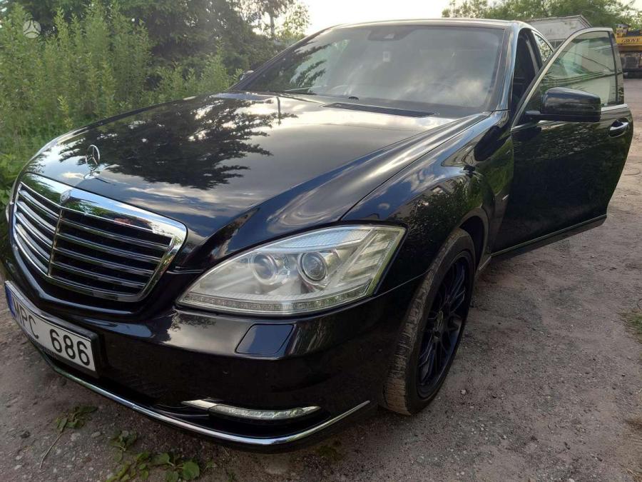 Черный Мерседес С 350 2011 в Вильнюс, объемом двигателя 2.99 л и пробегом 291 тыс. км за 10500 €, фото 25 на AUTOMOTO.COM.LV