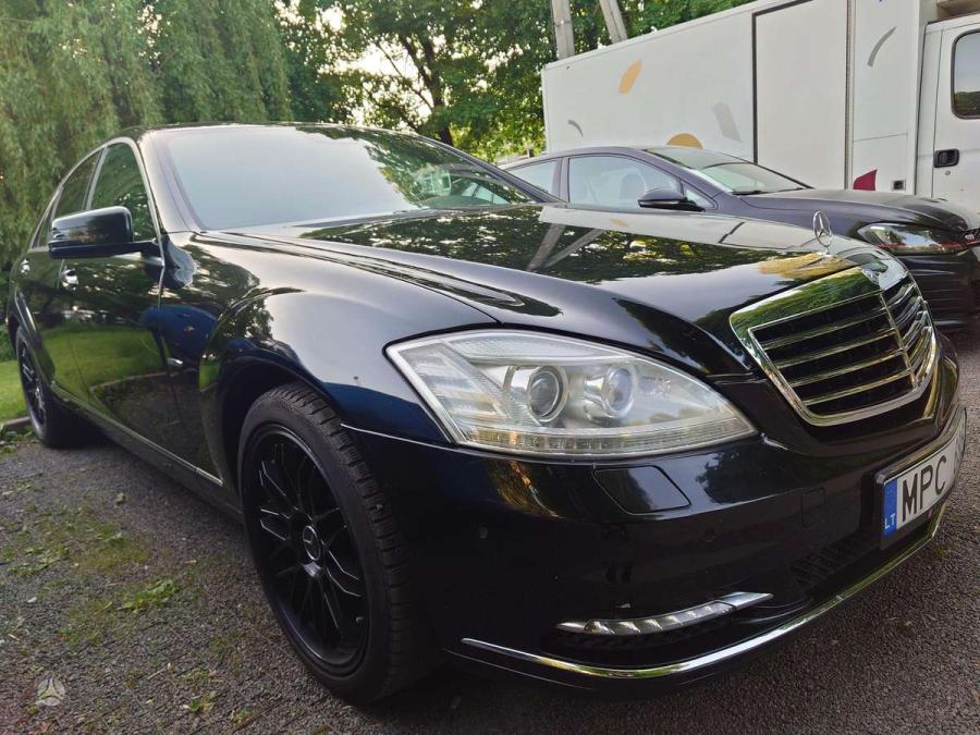 Черный Мерседес С 350 2011 в Вильнюс, объемом двигателя 2.99 л и пробегом 291 тыс. км за 10500 €, фото 26 на AUTOMOTO.COM.LV