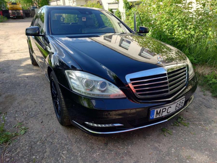 Черный Мерседес С 350 2011 в Вильнюс, объемом двигателя 2.99 л и пробегом 291 тыс. км за 10500 €, фото 28 на AUTOMOTO.COM.LV