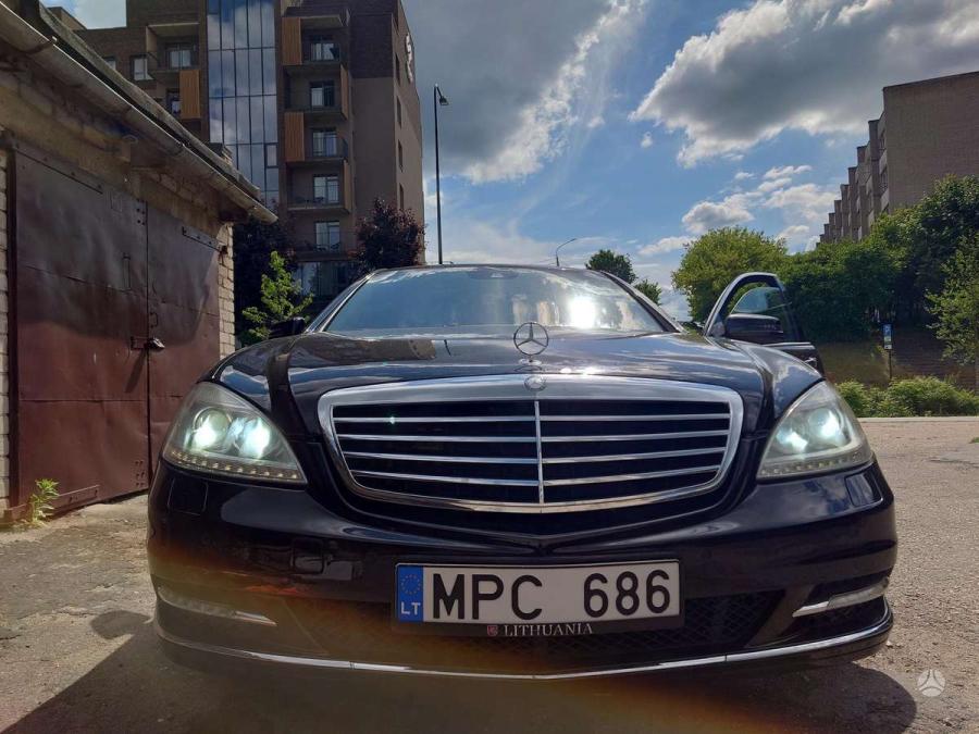 Черный Мерседес С 350 2011 в Вильнюс, объемом двигателя 2.99 л и пробегом 291 тыс. км за 10500 €, фото 30 на AUTOMOTO.COM.LV