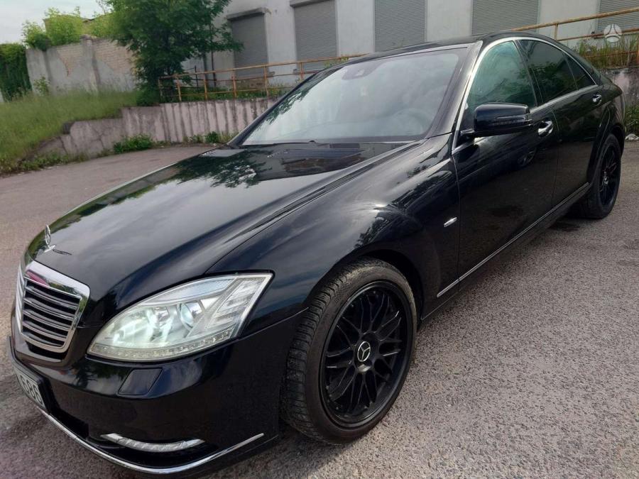 Черный Мерседес С 350 2011 в Вильнюс, объемом двигателя 2.99 л и пробегом 291 тыс. км за 10500 €, фото 31 на AUTOMOTO.COM.LV