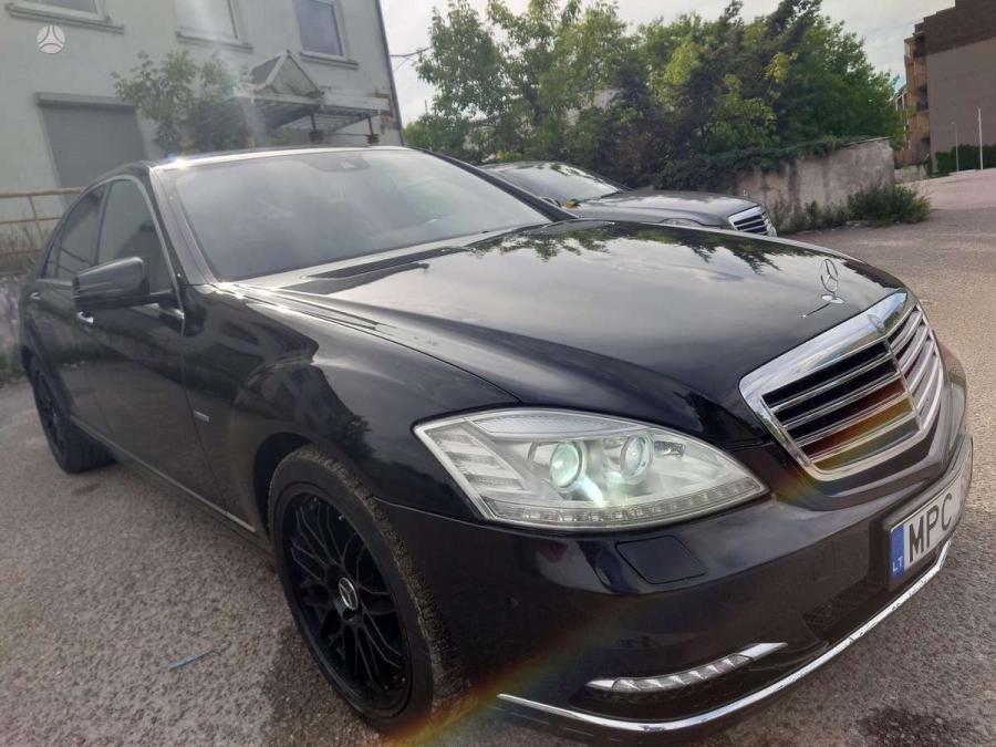 Черный Мерседес С 350 2011 в Вильнюс, объемом двигателя 2.99 л и пробегом 291 тыс. км за 10500 €, фото 32 на AUTOMOTO.COM.LV