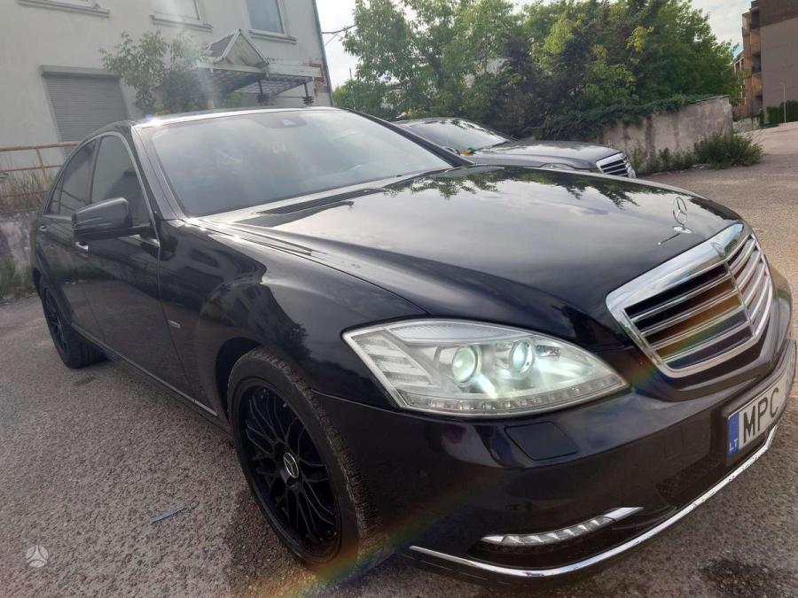 Черный Мерседес С 350 2011 в Вильнюс, объемом двигателя 2.99 л и пробегом 291 тыс. км за 10500 €, фото 33 на AUTOMOTO.COM.LV