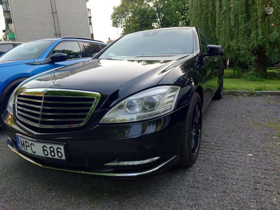 Черный Мерседес С 350 2011 в Вильнюс, объемом двигателя 2.99 л и пробегом 291 тыс. км за 10500 €, фото 34 на AUTOMOTO.COM.LV