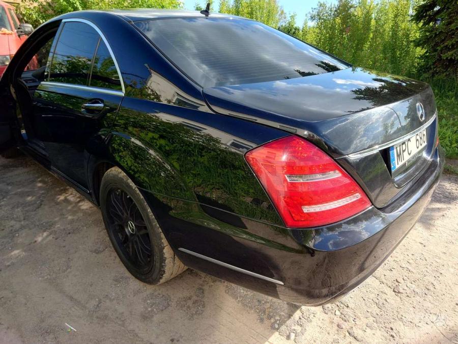 Черный Мерседес С 350 2011 в Вильнюс, объемом двигателя 2.99 л и пробегом 291 тыс. км за 10500 €, фото 35 на AUTOMOTO.COM.LV