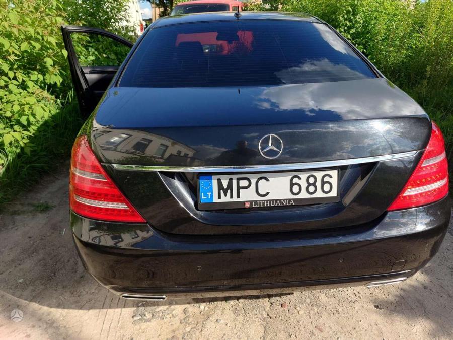 Черный Мерседес С 350 2011 в Вильнюс, объемом двигателя 2.99 л и пробегом 291 тыс. км за 10500 €, фото 37 на AUTOMOTO.COM.LV