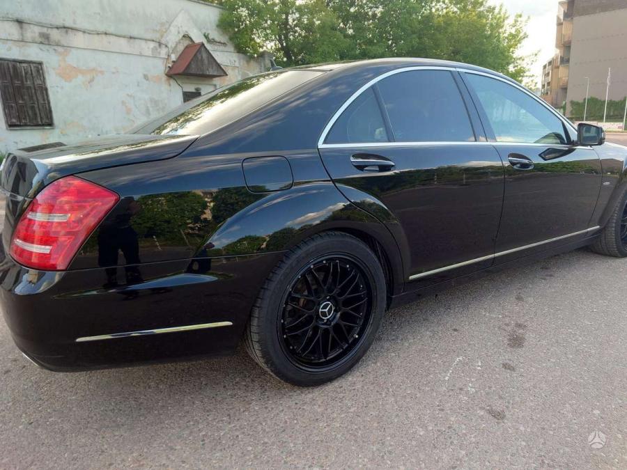 Черный Мерседес С 350 2011 в Вильнюс, объемом двигателя 2.99 л и пробегом 291 тыс. км за 10500 €, фото 41 на AUTOMOTO.COM.LV