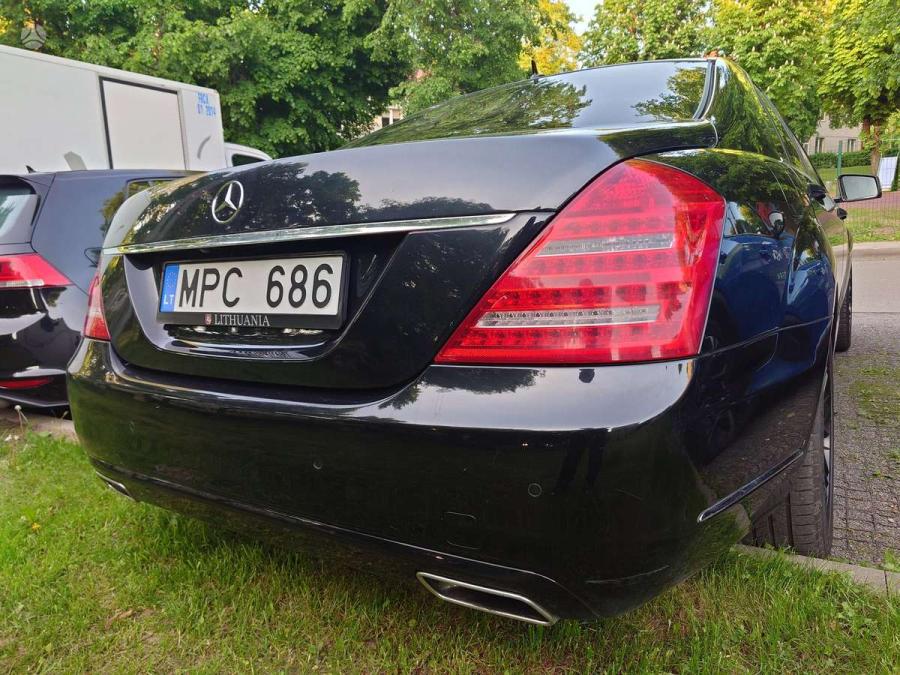 Черный Мерседес С 350 2011 в Вильнюс, объемом двигателя 2.99 л и пробегом 291 тыс. км за 10500 €, фото 42 на AUTOMOTO.COM.LV