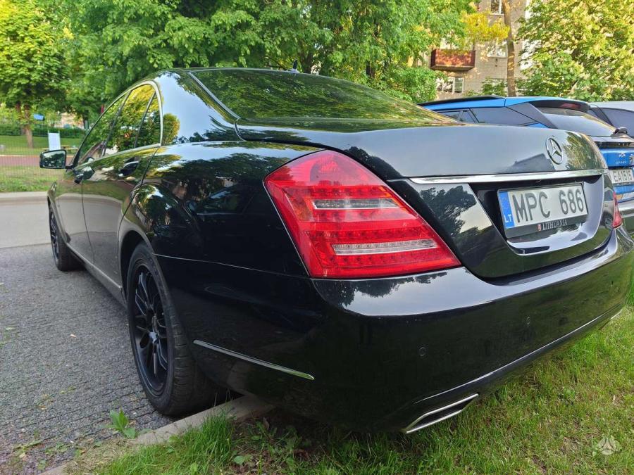 Черный Мерседес С 350 2011 в Вильнюс, объемом двигателя 2.99 л и пробегом 291 тыс. км за 10500 €, фото 44 на AUTOMOTO.COM.LV