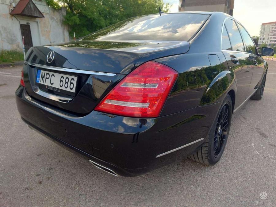 Черный Мерседес С 350 2011 в Вильнюс, объемом двигателя 2.99 л и пробегом 291 тыс. км за 10500 €, фото 46 на AUTOMOTO.COM.LV