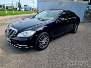 Black Mercedes-Benz S 350 2011 in Riga, with an engine capacity of 3.00 L and mileage of 301 thousand km for 10900 €, photo 6 on AUTOMOTO.COM.LV