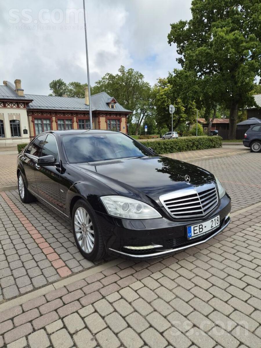 Black Mercedes-Benz S 350 2011 in Ventspils, with an engine capacity of 3.00 L and mileage of 261 thousand km for 12650 €, photo 1 on AUTOMOTO.COM.LV