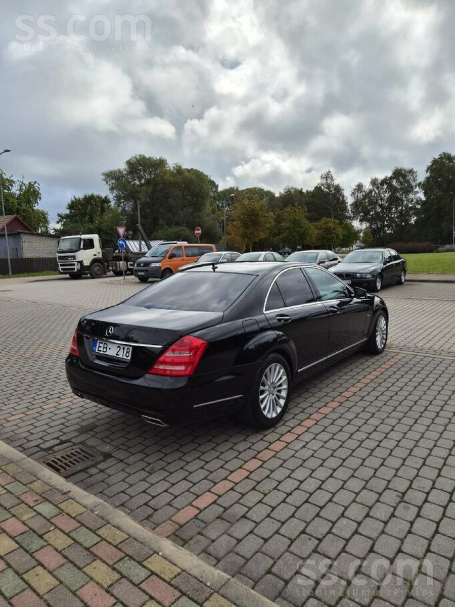Black Mercedes-Benz S 350 2011 in Ventspils, with an engine capacity of 3.00 L and mileage of 261 thousand km for 12650 €, photo 5 on AUTOMOTO.COM.LV