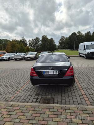 Black Mercedes-Benz S 350 2011 in Ventspils, with an engine capacity of 3.00 L and mileage of 261 thousand km for 12650 €, photo 6 on AUTOMOTO.COM.LV