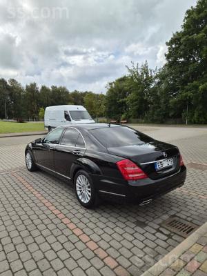 Black Mercedes-Benz S 350 2011 in Ventspils, with an engine capacity of 3.00 L and mileage of 261 thousand km for 12650 €, photo 7 on AUTOMOTO.COM.LV