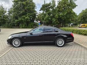 Black Mercedes-Benz S 350 2011 in Ventspils, with an engine capacity of 3.00 L and mileage of 261 thousand km for 12650 €, photo 8 on AUTOMOTO.COM.LV