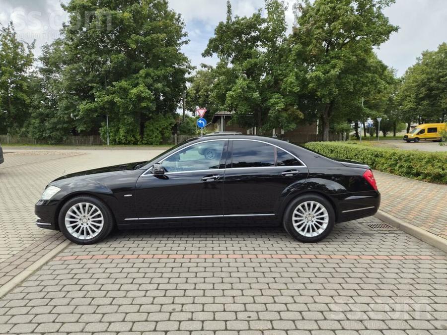 Black Mercedes-Benz S 350 2011 in Ventspils, with an engine capacity of 3.00 L and mileage of 261 thousand km for 12650 €, photo 8 on AUTOMOTO.COM.LV