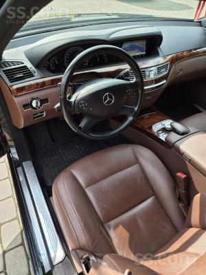 Black Mercedes-Benz S 350 2011 in Ventspils, with an engine capacity of 3.00 L and mileage of 261 thousand km for 12650 €, photo 14 on AUTOMOTO.COM.LV