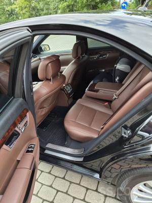 Black Mercedes-Benz S 350 2011 in Ventspils, with an engine capacity of 3.00 L and mileage of 261 thousand km for 12650 €, photo 26 on AUTOMOTO.COM.LV