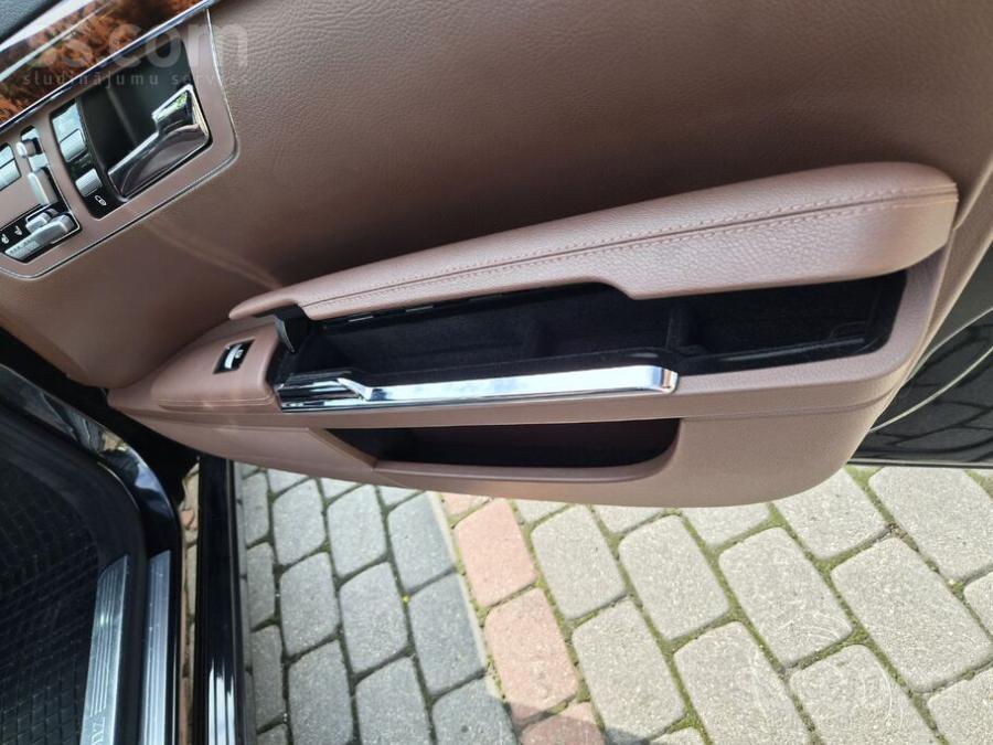 Black Mercedes-Benz S 350 2011 in Ventspils, with an engine capacity of 3.00 L and mileage of 261 thousand km for 12650 €, photo 29 on AUTOMOTO.COM.LV
