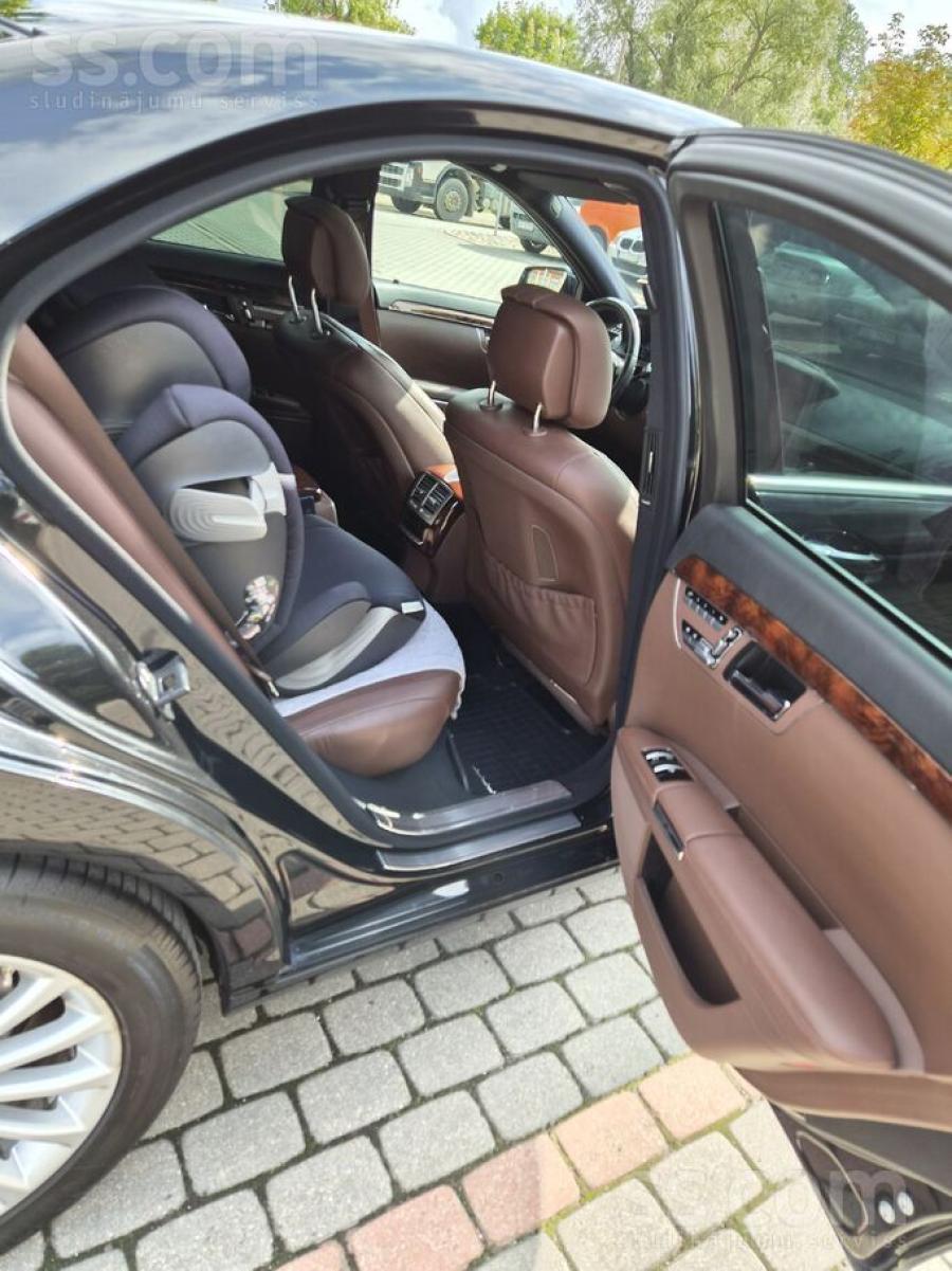 Black Mercedes-Benz S 350 2011 in Ventspils, with an engine capacity of 3.00 L and mileage of 261 thousand km for 12650 €, photo 30 on AUTOMOTO.COM.LV