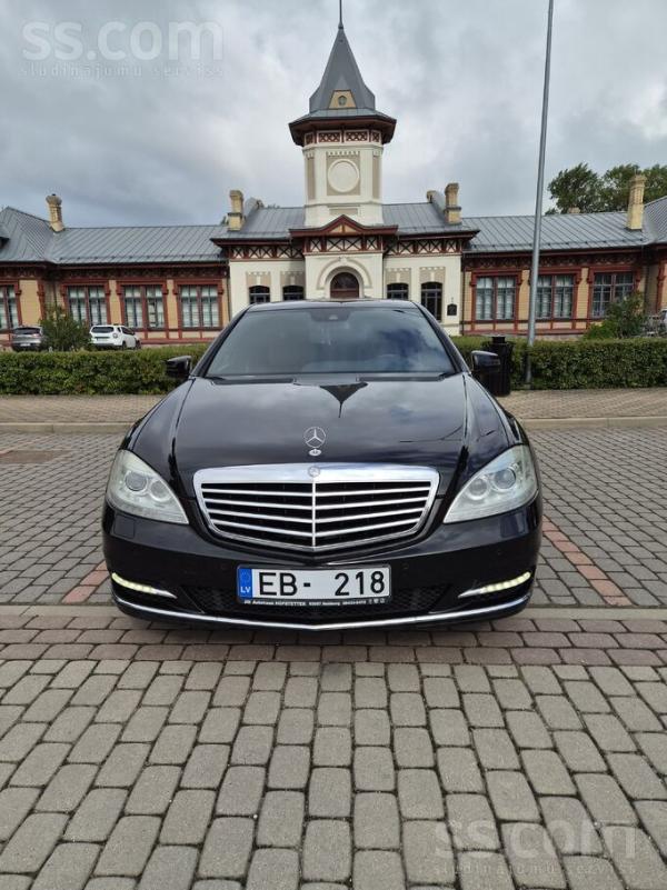 Black Mercedes-Benz S 350 2011 in Ventspils, with an engine capacity of 3.00 L and mileage of 261 thousand km for 12650 €, photo 3 on AUTOMOTO.COM.LV
