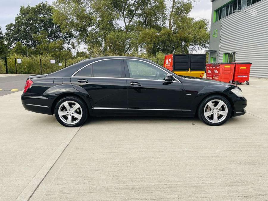 Melns Mercedes-Benz S 350 2011 Raseiniai, ar dzinēja tilpumu 2.99 L un nobraukumu 195 tūkst. km par 4800 €, foto 5 vietnē AUTOMOTO.COM.LV