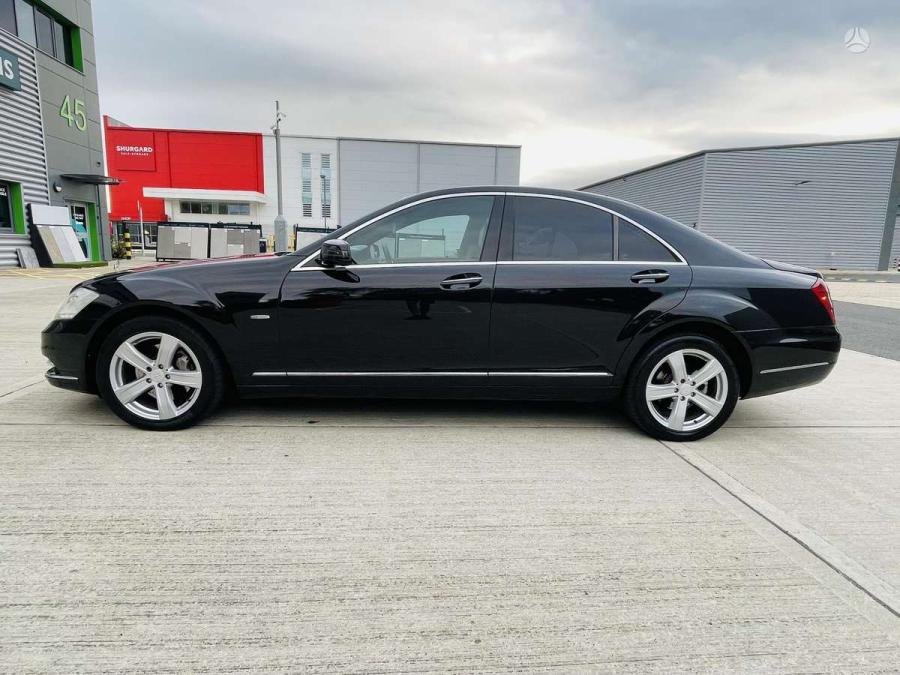 Melns Mercedes-Benz S 350 2011 Raseiniai, ar dzinēja tilpumu 2.99 L un nobraukumu 195 tūkst. km par 4800 €, foto 11 vietnē AUTOMOTO.COM.LV
