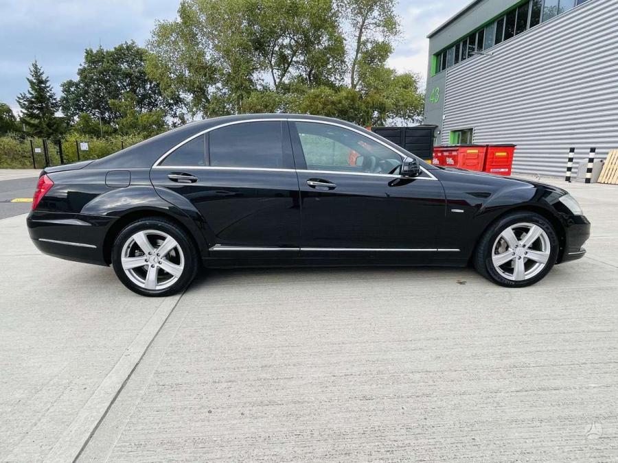 Melns Mercedes-Benz S 350 2011 Raseiniai, ar dzinēja tilpumu 2.99 L un nobraukumu 195 tūkst. km par 4800 €, foto 12 vietnē AUTOMOTO.COM.LV