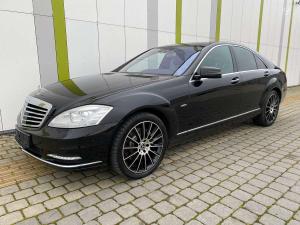 Черный Мерседес С 350 2011 в Расейняй, объемом двигателя 2.99 л и пробегом 314 тыс. км за 9900 €, фото  на AUTOMOTO.COM.LV