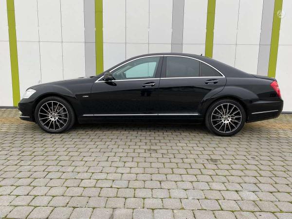 Melns Mercedes-Benz S 350 2011 Raseiniai, ar dzinēja tilpumu 2.99 L un nobraukumu 314 tūkst. km par 9900 €, foto 3 vietnē AUTOMOTO.COM.LV