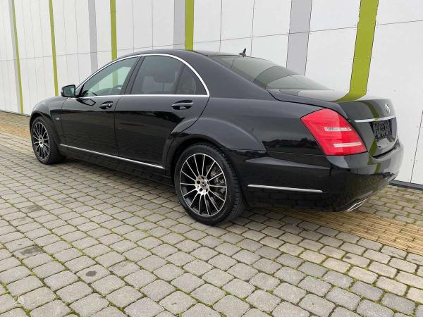 Melns Mercedes-Benz S 350 2011 Raseiniai, ar dzinēja tilpumu 2.99 L un nobraukumu 314 tūkst. km par 9900 €, foto 4 vietnē AUTOMOTO.COM.LV