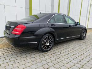 Черный Мерседес С 350 2011 в Расейняй, объемом двигателя 2.99 л и пробегом 314 тыс. км за 9900 €, фото 6 на AUTOMOTO.COM.LV