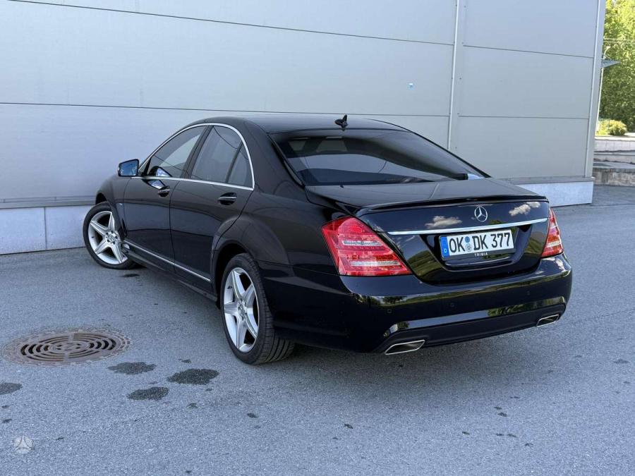 Melns Mercedes-Benz S 350 2011 Rīga, ar dzinēja tilpumu 2.99 L un nobraukumu 209 tūkst. km par 18588 €, foto 4 vietnē AUTOMOTO.COM.LV