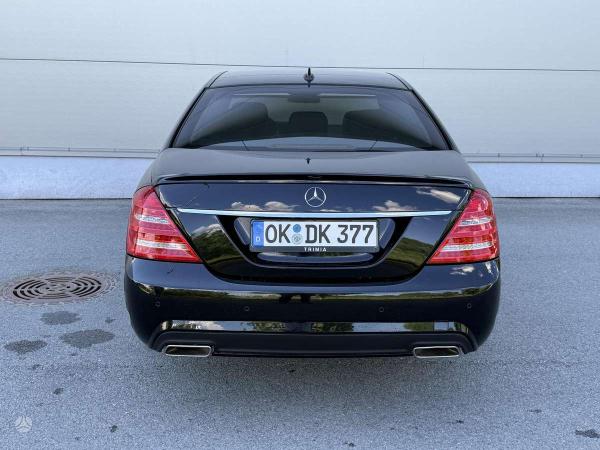 Black Mercedes-Benz S 350 2011 in Riga, with an engine capacity of 2.99 L and mileage of 209 thousand km for 18588 €, photo 7 on AUTOMOTO.COM.LV