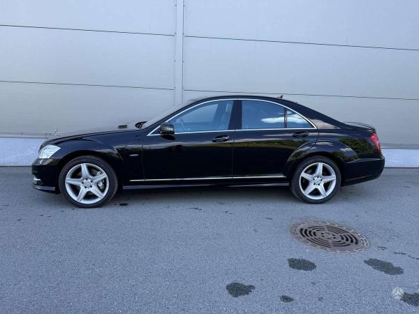 Black Mercedes-Benz S 350 2011 in Riga, with an engine capacity of 2.99 L and mileage of 209 thousand km for 18588 €, photo 8 on AUTOMOTO.COM.LV