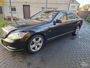 Melns Mercedes-Benz S 350 2012 Kauņa, ar dzinēja tilpumu 3.00 L un nobraukumu 380 tūkst. km par 12900 €, foto  vietnē AUTOMOTO.COM.LV