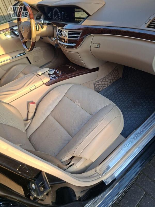 Black Mercedes-Benz S 350 2012 in Kaunas, with an engine capacity of 3.00 L and mileage of 380 thousand km for 12799 €, photo 11 on AUTOMOTO.COM.LV