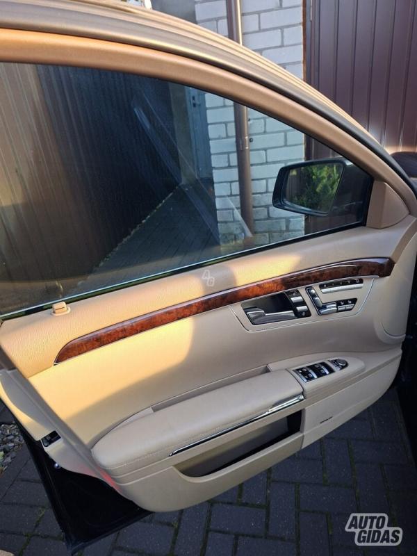 Black Mercedes-Benz S 350 2012 in Kaunas, with an engine capacity of 3.00 L and mileage of 380 thousand km for 12400 €, photo 10 on AUTOMOTO.COM.LV