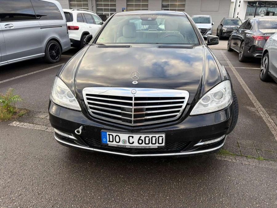 Черный Мерседес С 350 2012 в Юрбаркас, объемом двигателя 3.50 л и пробегом 112 тыс. км за 7999 €, фото 1 на AUTOMOTO.COM.LV