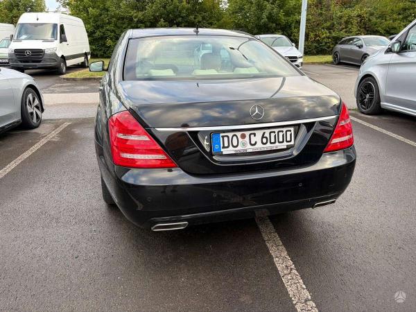Черный Мерседес С 350 2012 в Юрбаркас, объемом двигателя 3.50 л и пробегом 112 тыс. км за 7999 €, фото 4 на AUTOMOTO.COM.LV